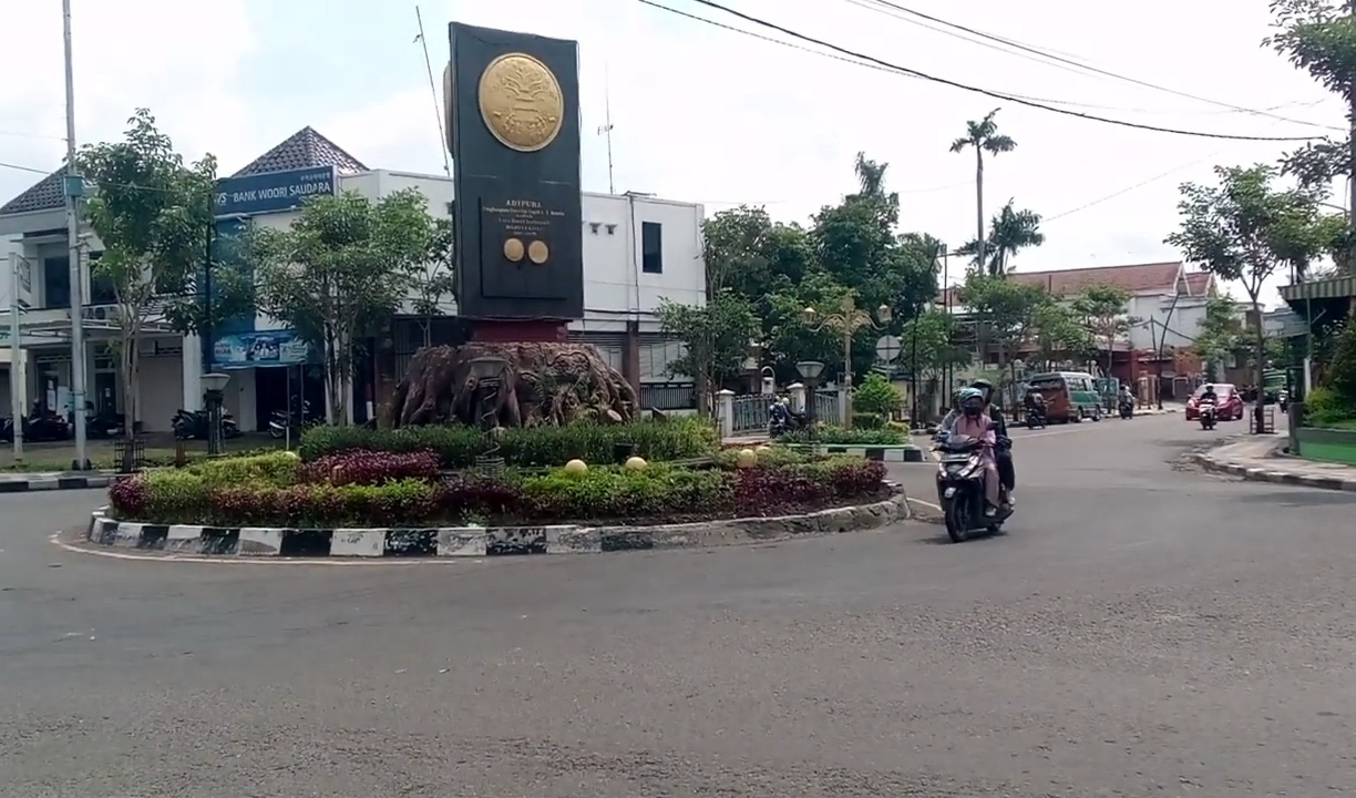 Tugu Adipura Bojonegoro, Monumen Ikonik di Kawasan Bojonegoro - Mastumapel
